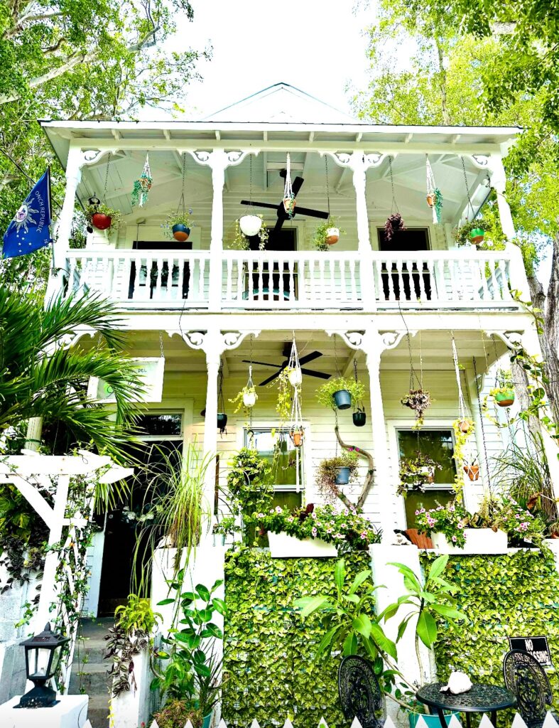 Exploring the Pretty Houses of Key West: A Colorful Journey Through ...